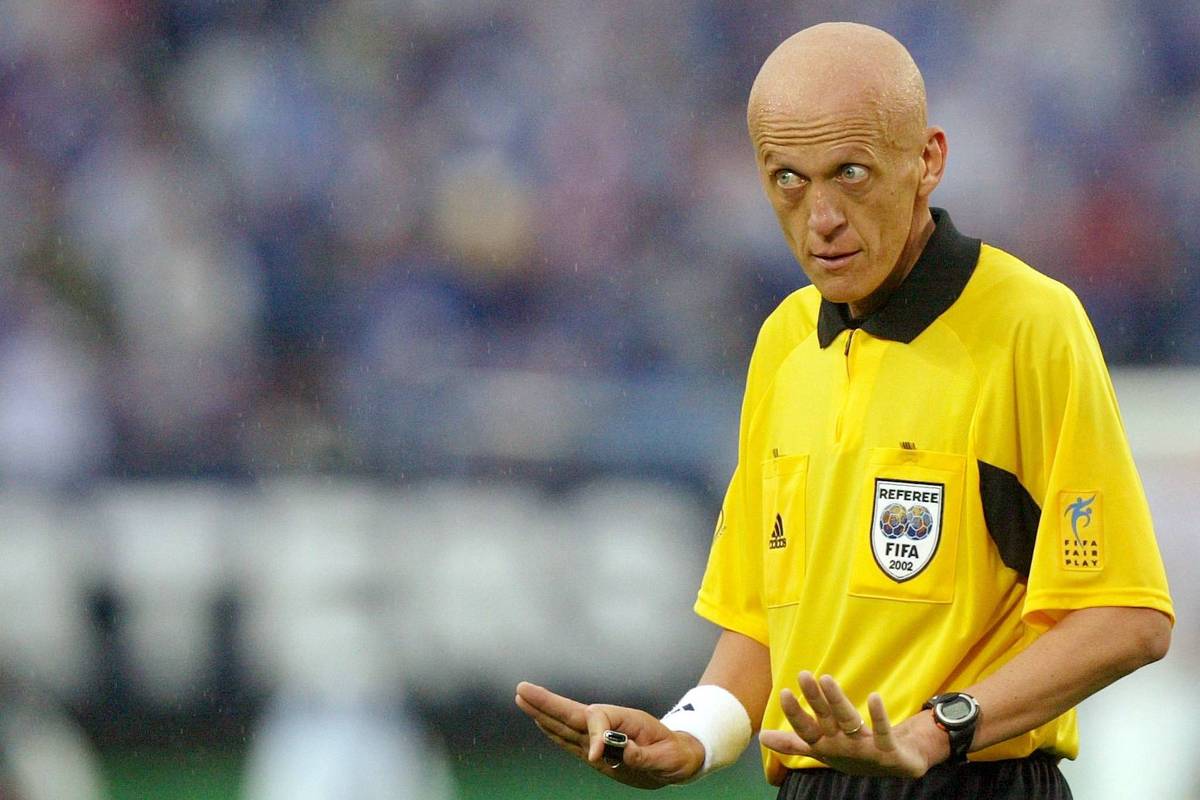 Como você se torna um árbitro da FIFA? Um guia detalhado para começar ...